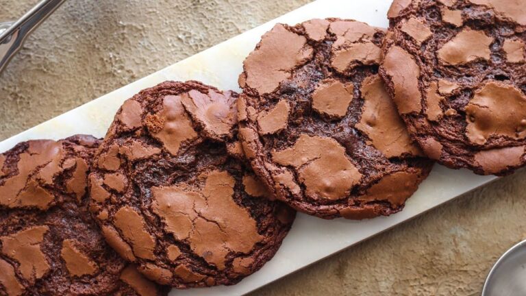 Como Fazer Biscoito de Brownie: A Receita que Fica Crocante por Fora e ...